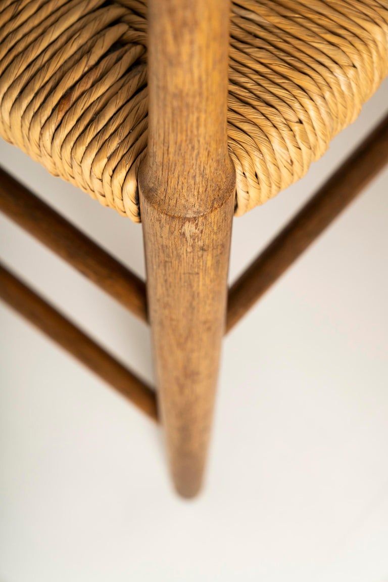 Mid-Century Modern Bench with Oak and Straw For Sale at 1stDibs