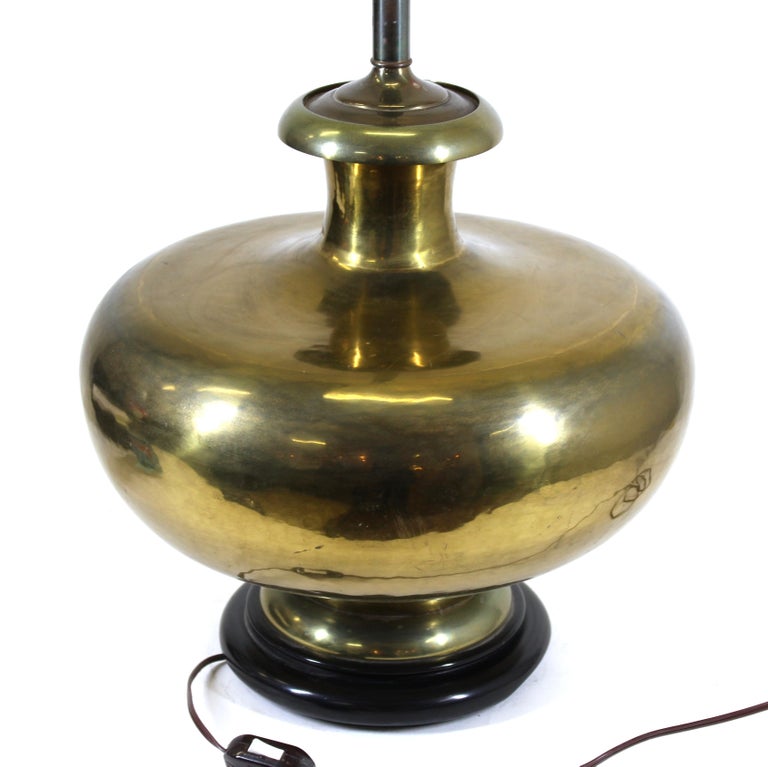 Mid-Century Modern Brass table Lamp For Sale at 1stDibs