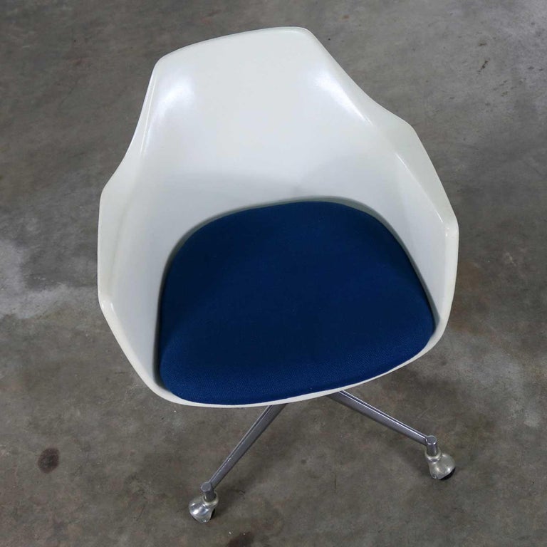 Mid-Century Modern Burke Inc Fiberglass Shell Desk Armchair Rolling ...