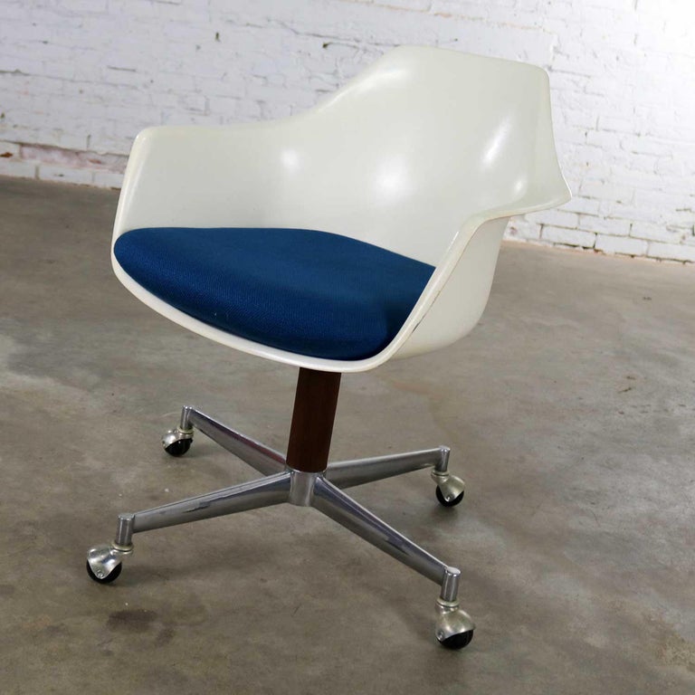 Mid-Century Modern Burke Inc Fiberglass Shell Desk Armchair Rolling ...