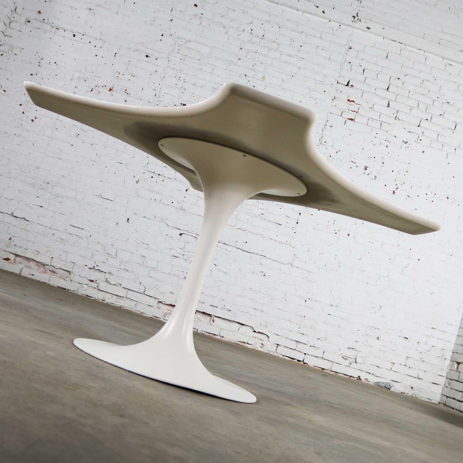 Mid-Century Modern Burke Tulip Game Table and 4 Fiberglass Shell Chairs ...