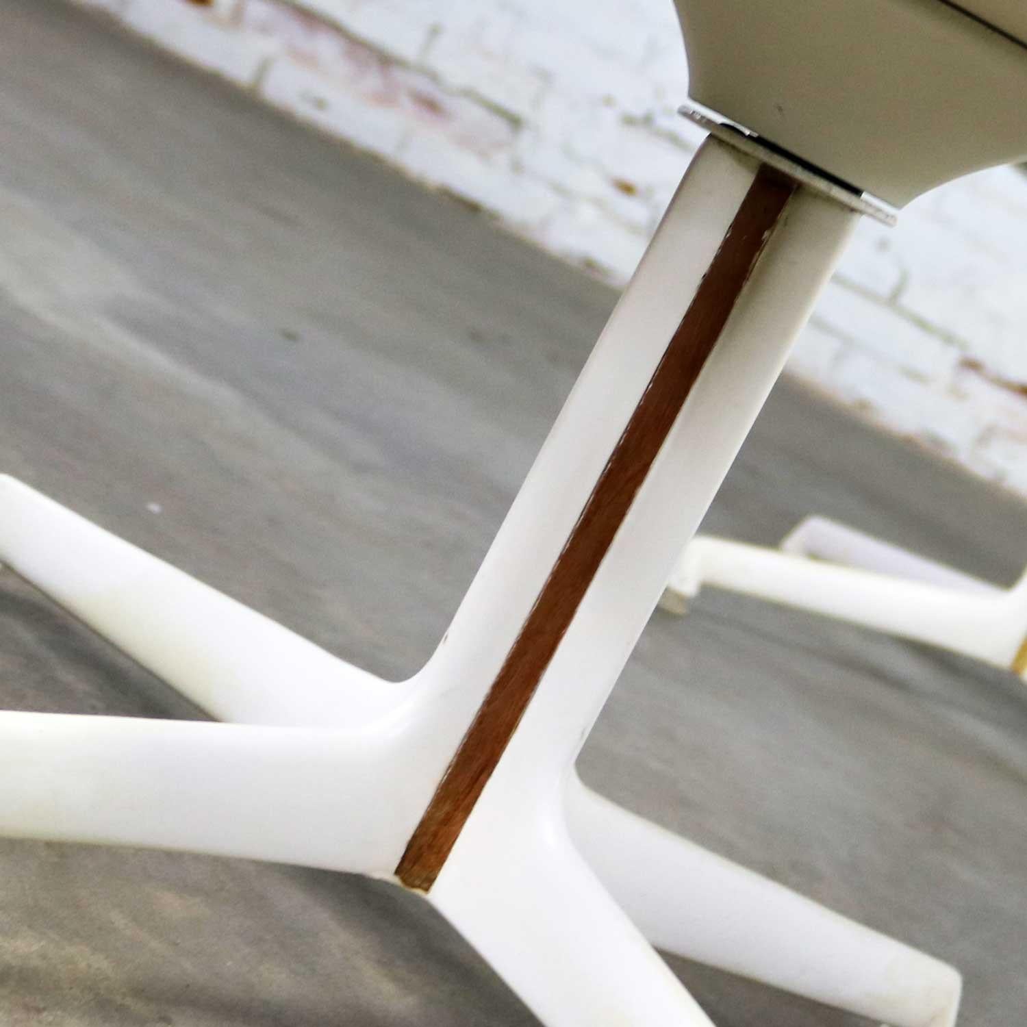 Mid-Century Modern Burke Tulip Game Table and 4 Fiberglass Shell Chairs ...