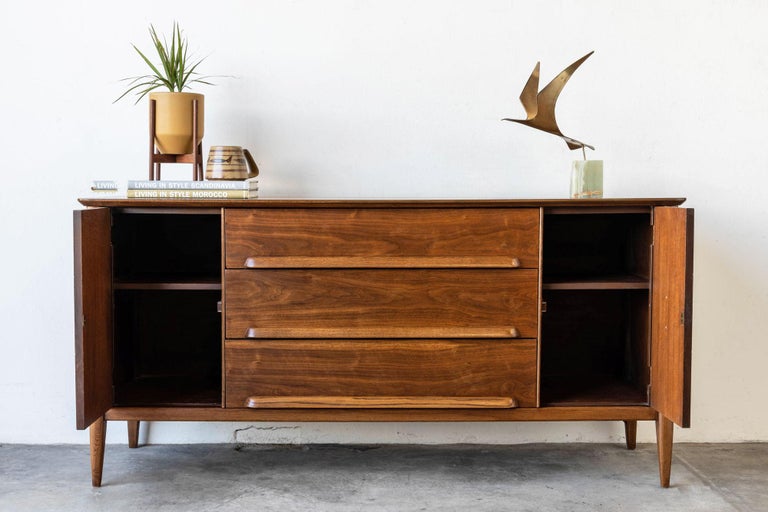 Mid-Century Modern Burl and Walnut Buffet For Sale at 1stDibs