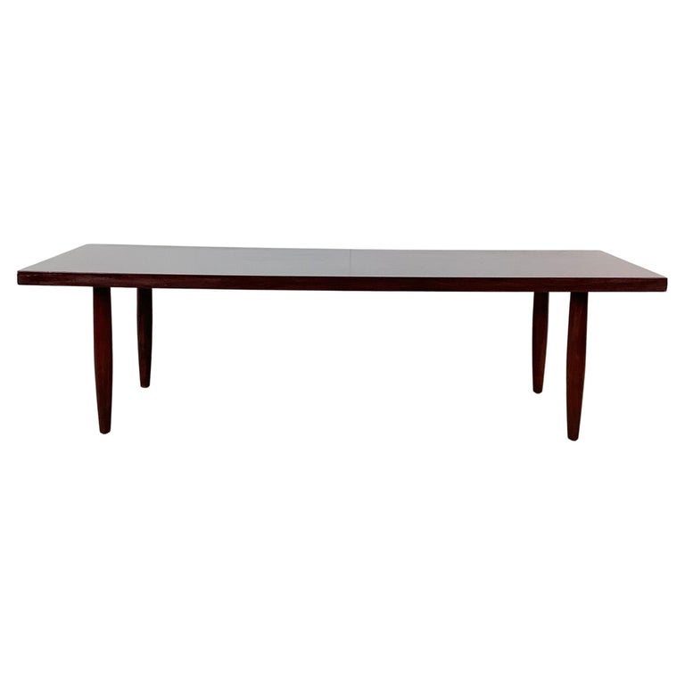 Mid-Century Modern Coffee Table with Tapered Legs For Sale at 1stDibs
