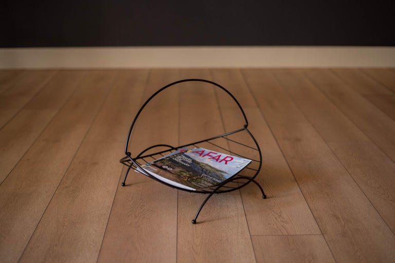 Mid-Century Modern Curved Wire Black Magazine Rack Holder For Sale at ...