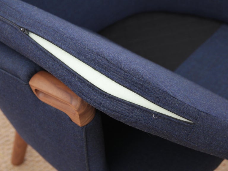 Mid-Century Modern Danish Sofa Model CH 71 by Hans Wegner For Sale at ...