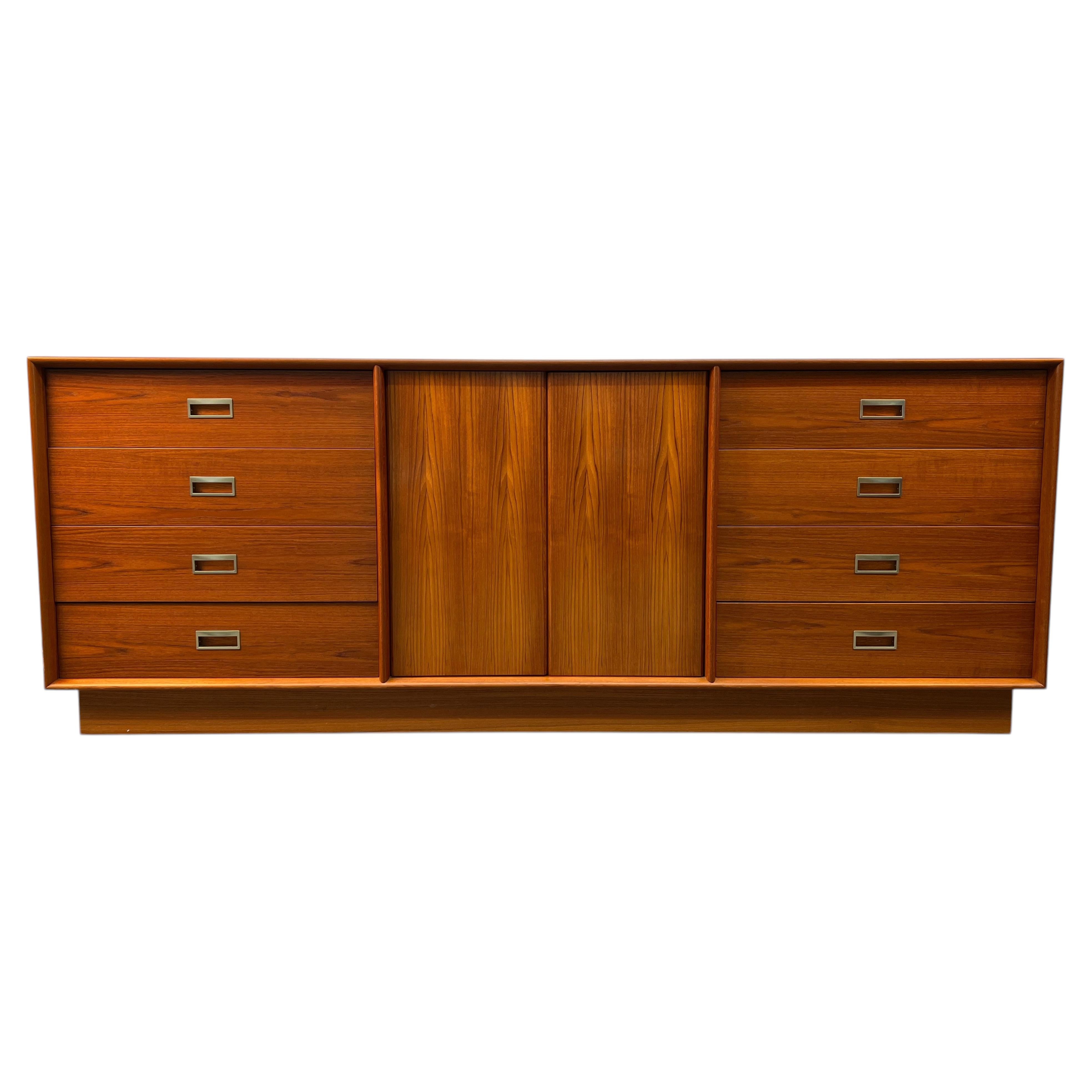 Vintage Danish Six-Drawer Teak Dresser w/ Sculpted Handles For Sale at ...
