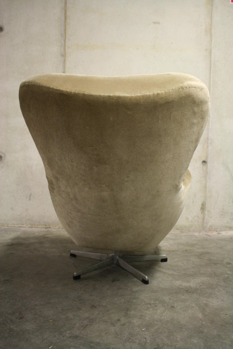 Mid-Century Modern Design Egg Swivel Chair, 1960s at 1stDibs