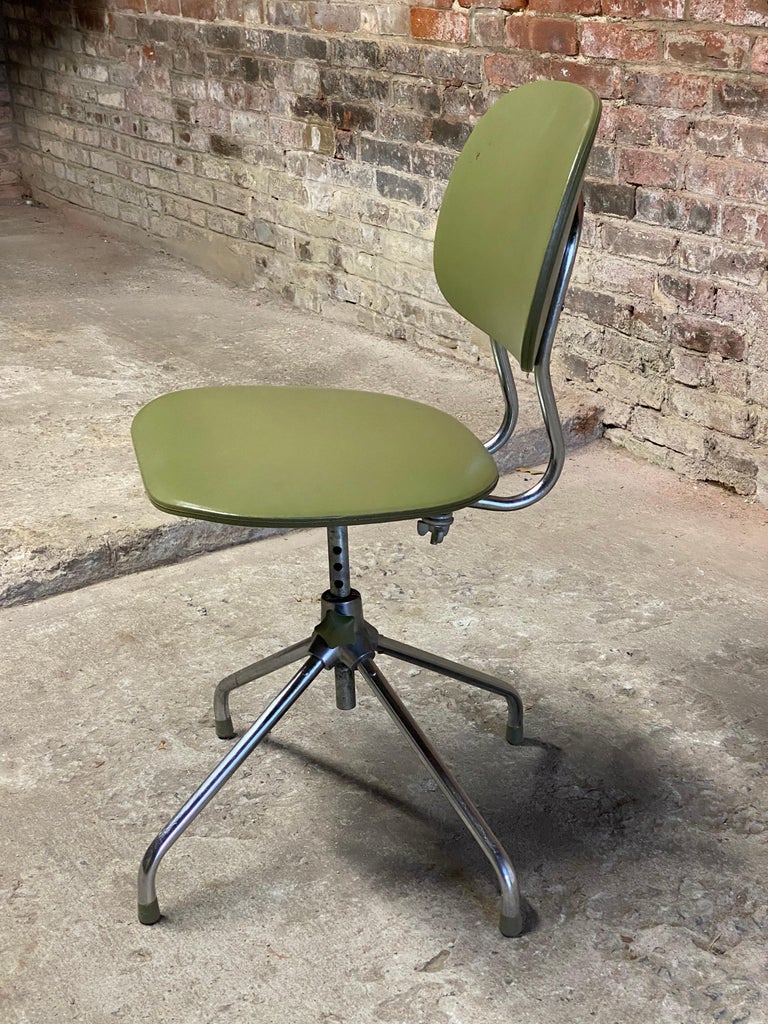 Mid-Century Modern Desk Chair For Sale at 1stDibs