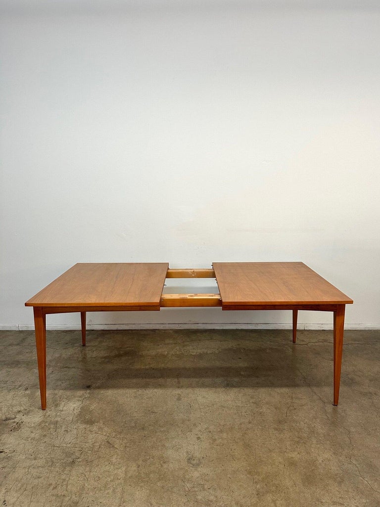 Mid Century Modern Dining table with Two Extensions For Sale at 1stDibs