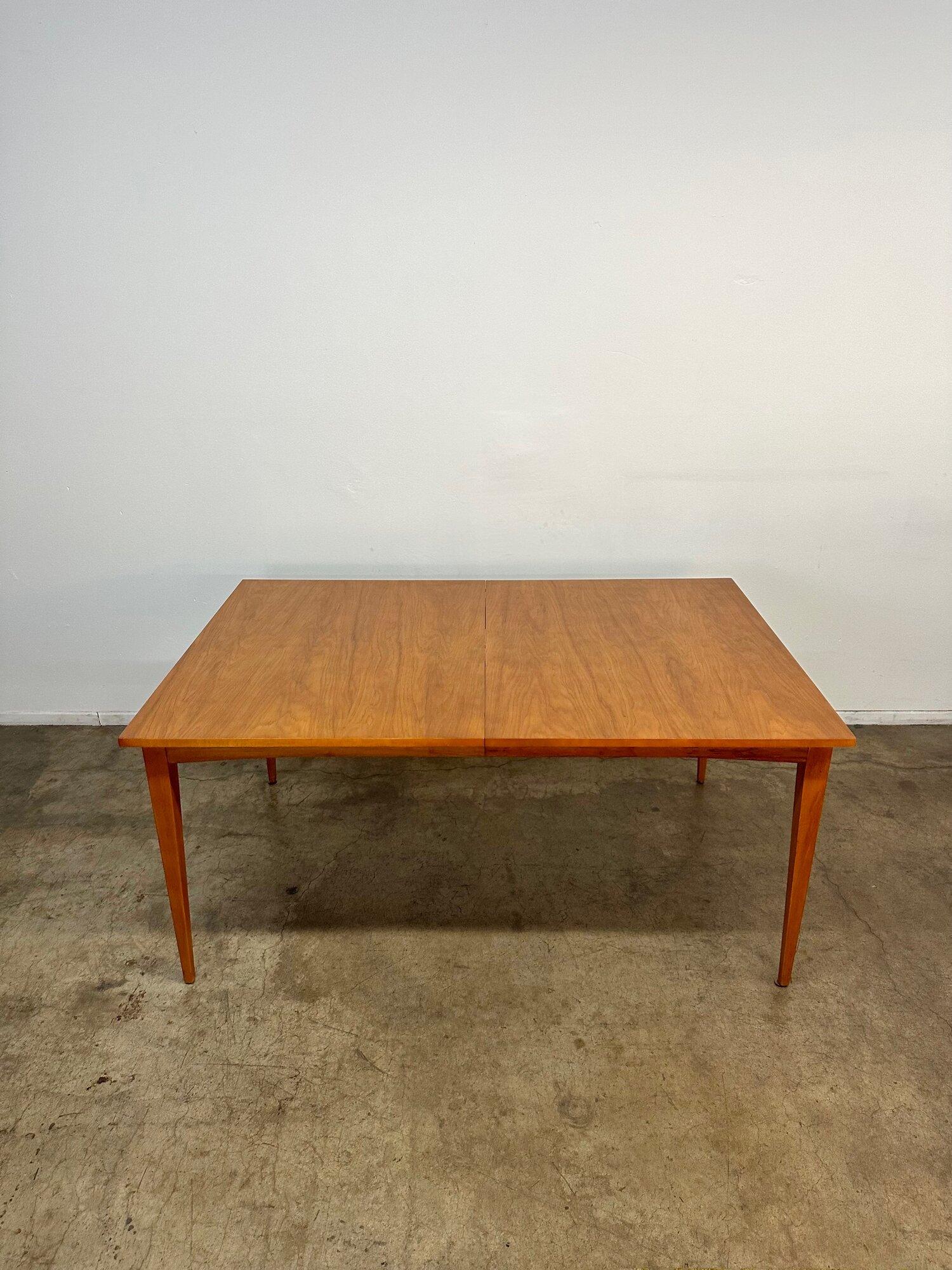 Mid Century Modern Dining table with Two Extensions For Sale at 1stDibs