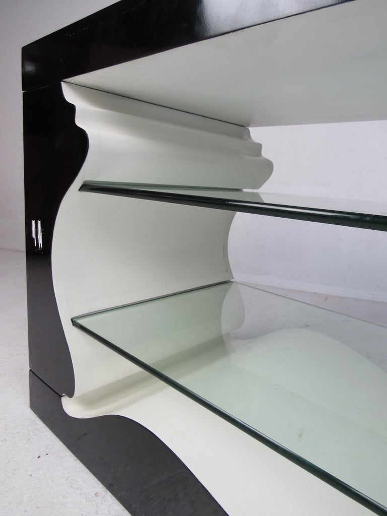 Mid-Century Modern Display Shelf or Console Table For Sale at 1stDibs