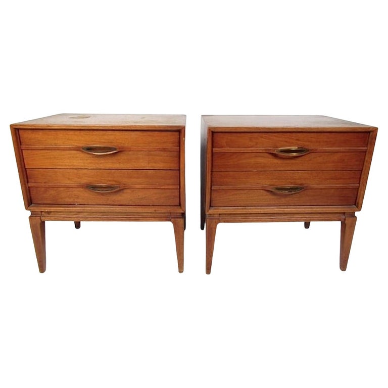 Mid-Century Modern Dresser and Nightstands For Sale at 1stDibs