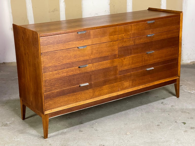 Mid-Century Modern Dresser in Walnut by Arthur Umanoff for Cavalier For ...