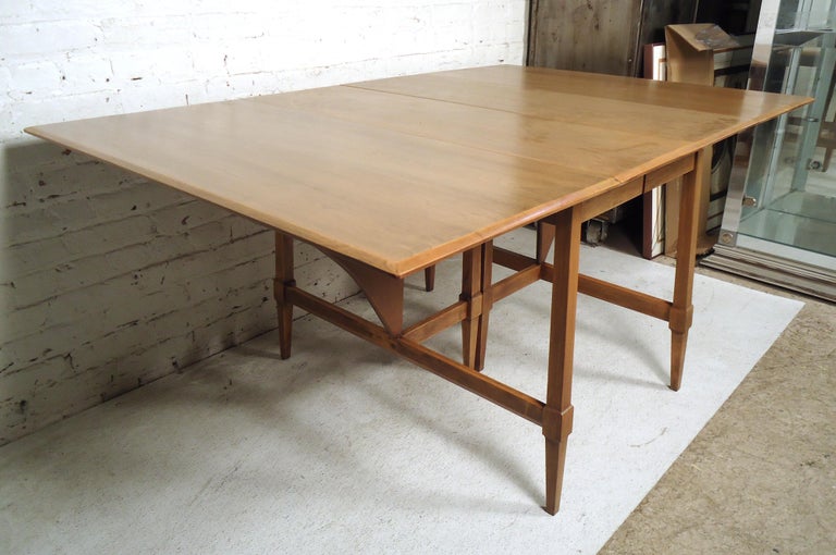 Mid-Century Modern Drop Leaf Table For Sale at 1stDibs