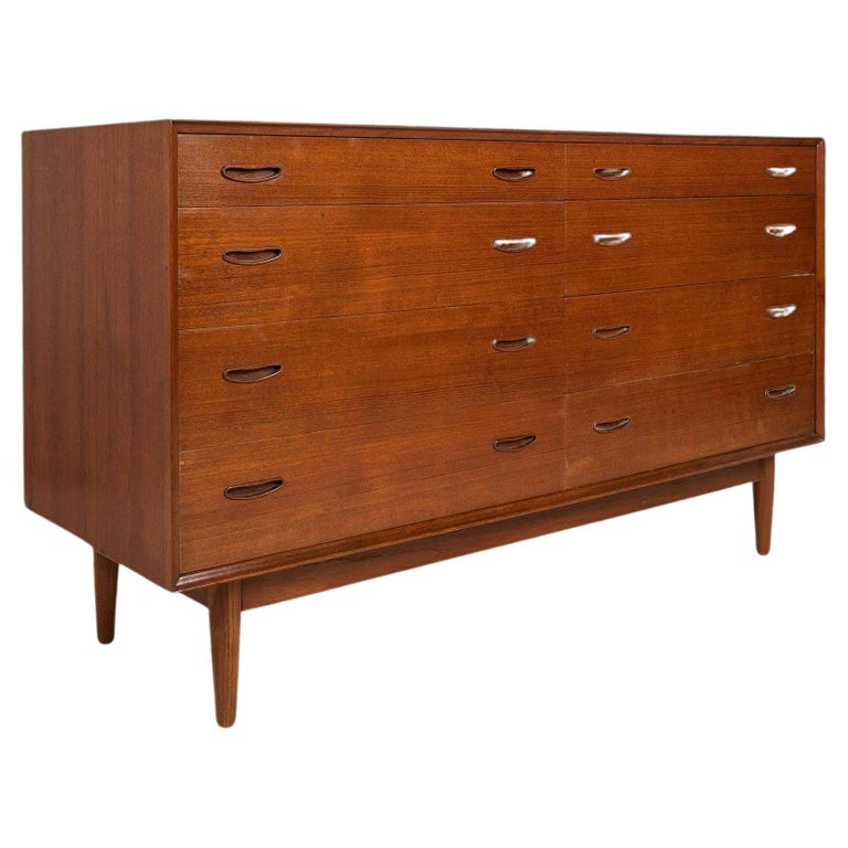 Mid-Century Modern Eight Drawer Chest Of Drawers in Teak by Arne Vodder ...