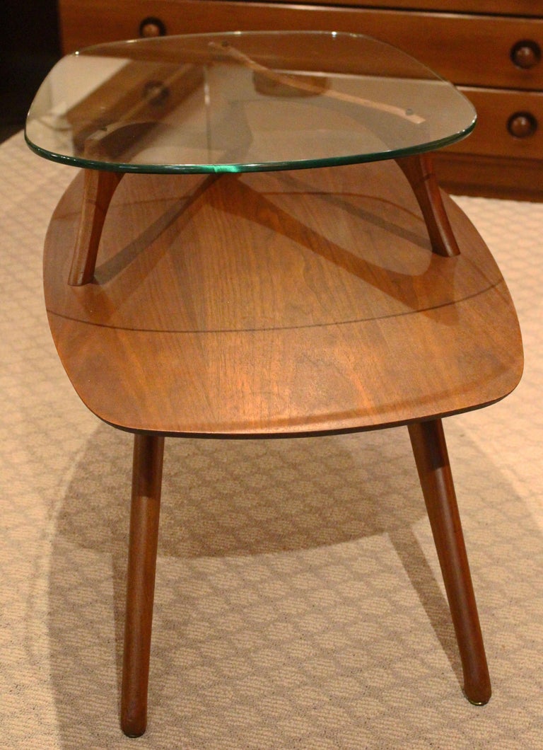 Mid-Century Modern End Table of Walnut and Glass For Sale at 1stDibs