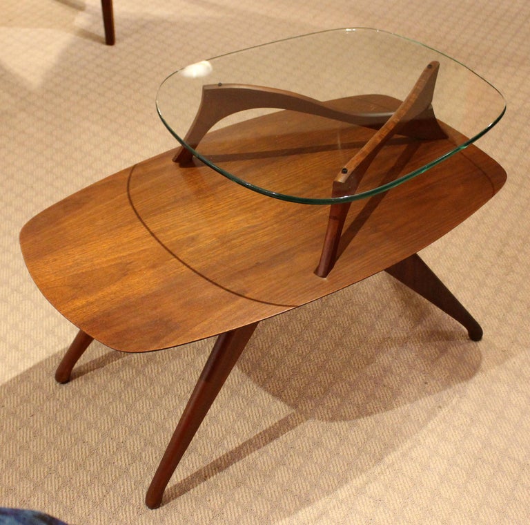 Mid-Century Modern End Table of Walnut and Glass For Sale at 1stDibs