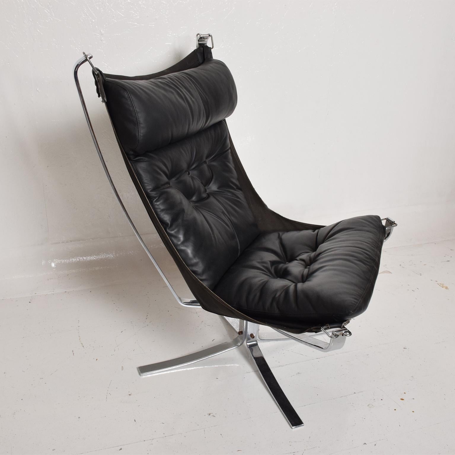 Mid-Century Modern Falcon Chair and Ottoman in Chrome Frame by Sigurd ...