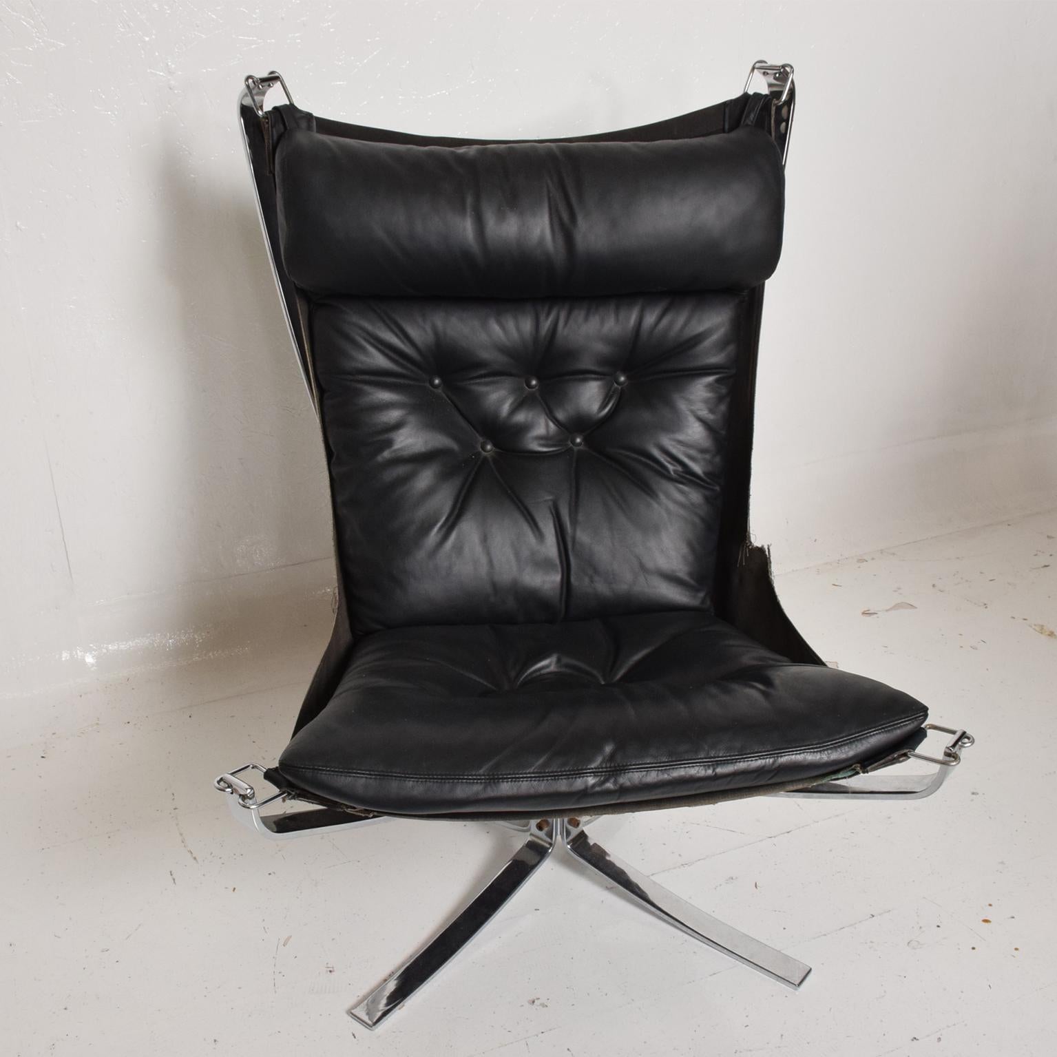 Mid-Century Modern Falcon Chair and Ottoman in Chrome Frame by Sigurd ...