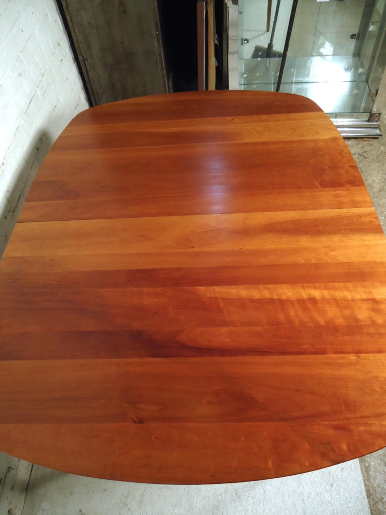 Mid-Century Modern Gate Leg Style Dining Table For Sale at 1stDibs