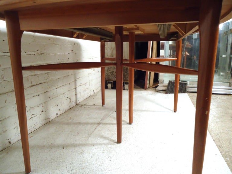 Mid-Century Modern Gate Leg Style Dining Table For Sale at 1stDibs