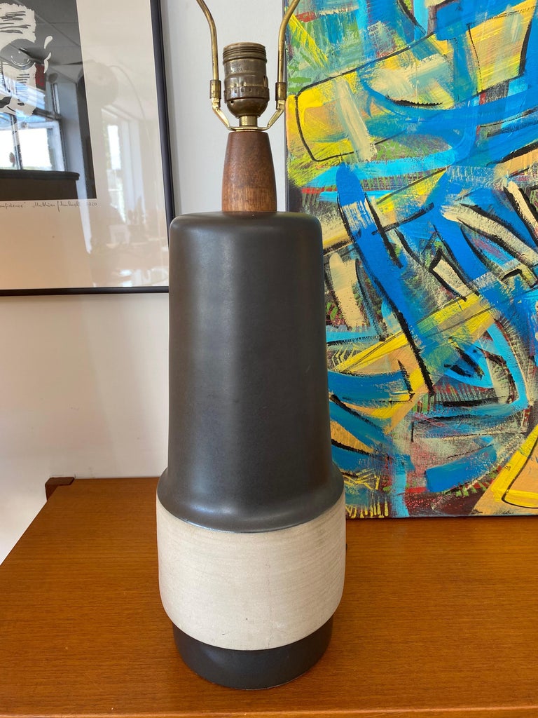 Mid-Century Modern Gordon and Jane Martz Ceramic Table Lamp For Sale at ...