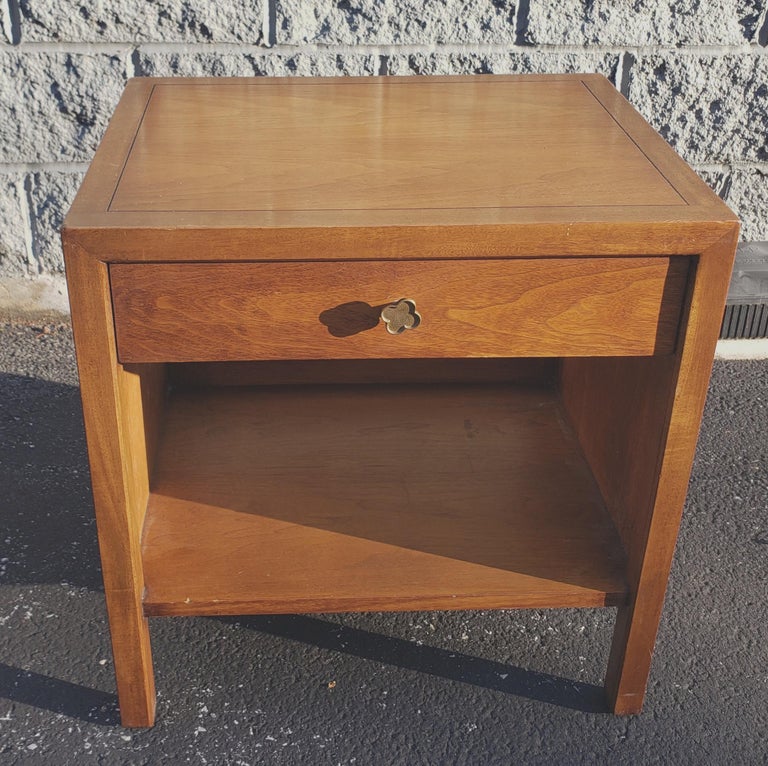 Mid-Century Modern Henredon Walnut Bedside Tables Nightstands, A Pair ...