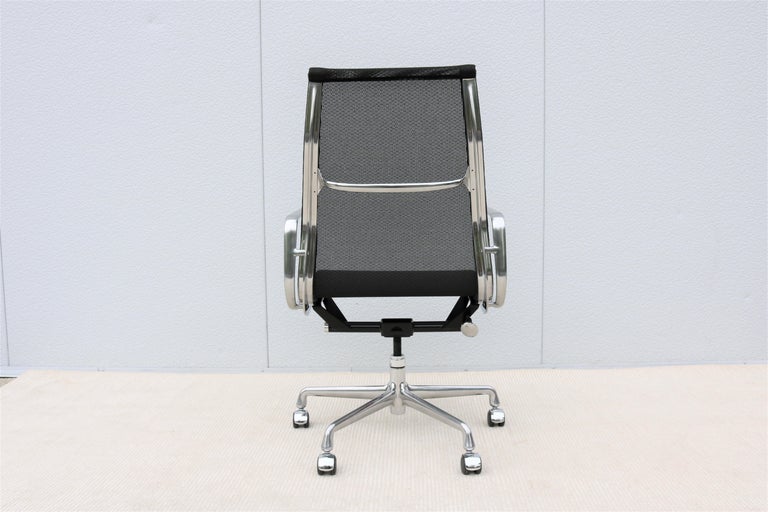 Mid-Century Modern Herman Miller Eames Aluminum Group Black Mesh ...