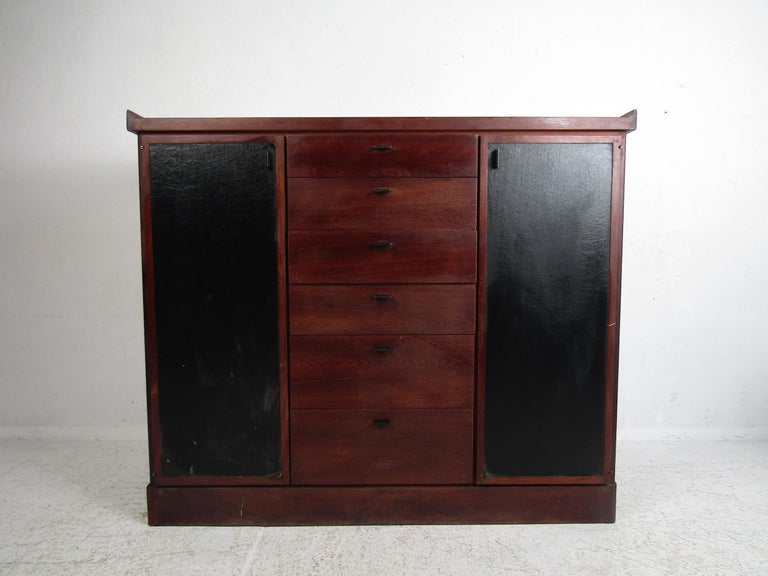 Mid-Century Modern High Dresser For Sale at 1stDibs