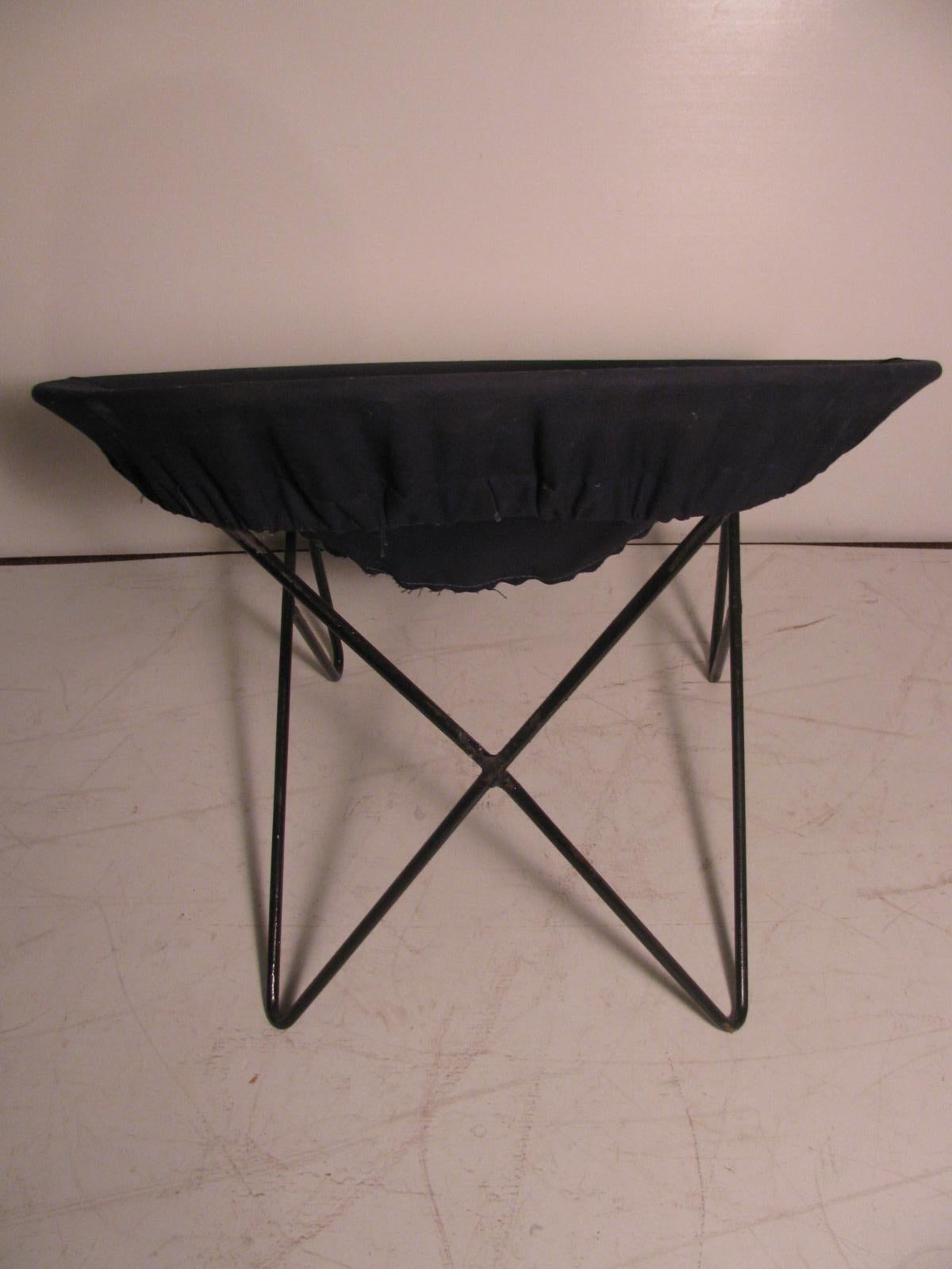 Mid-Century Modern Iron Hoop Lounge Chair, circa 1955 For Sale at 1stDibs