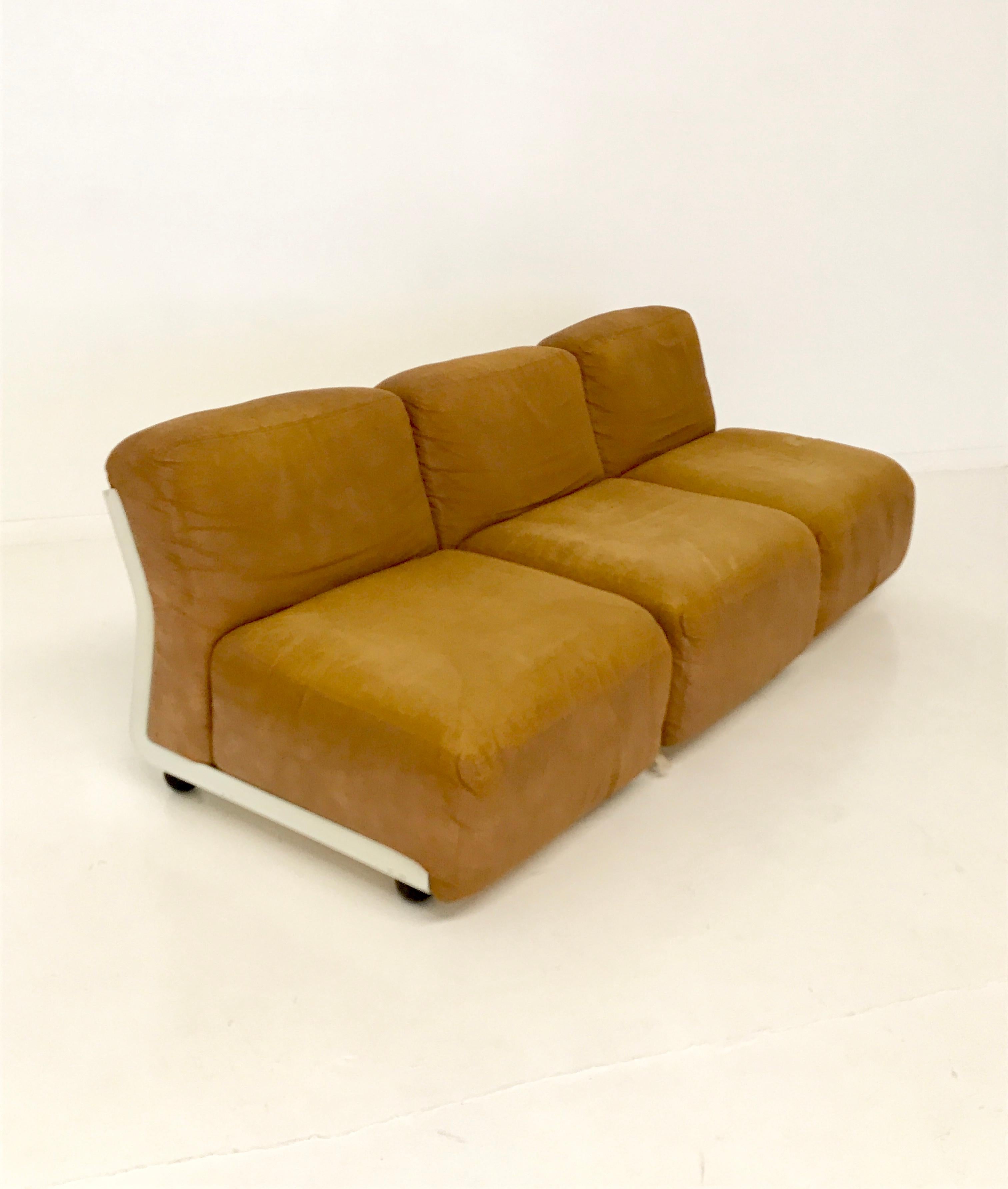 Mid-Century Modern Italian Amanta Chairs Mod.24 by Mario Bellini, 1970s ...