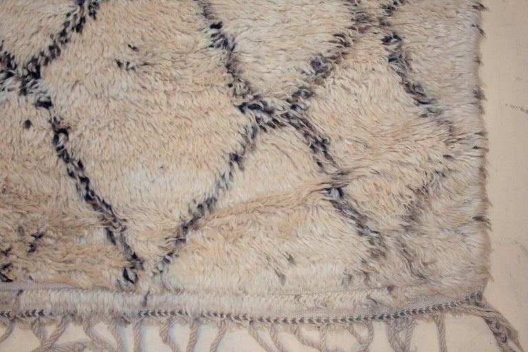 Mid-Century Modern Ivory Beni Ouarain Moroccan Berber Wool Rug at 1stDibs