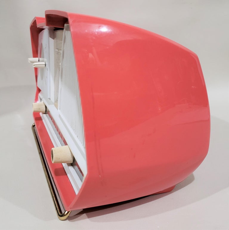 Mid-Century Modern Jetson's Style Philips Time-Mark Clock Radio at 1stDibs