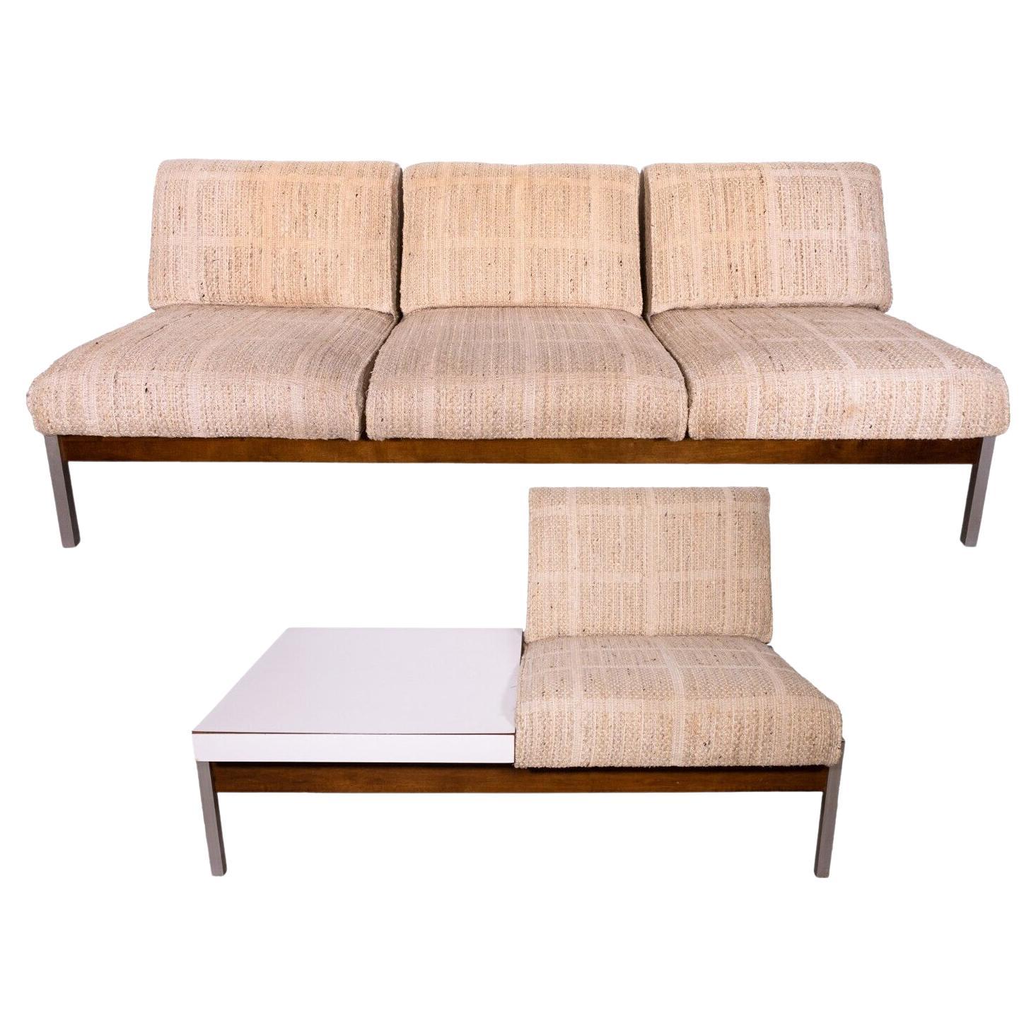 Mid-Century Modern Sofa in the Style of Knoll at 1stDibs
