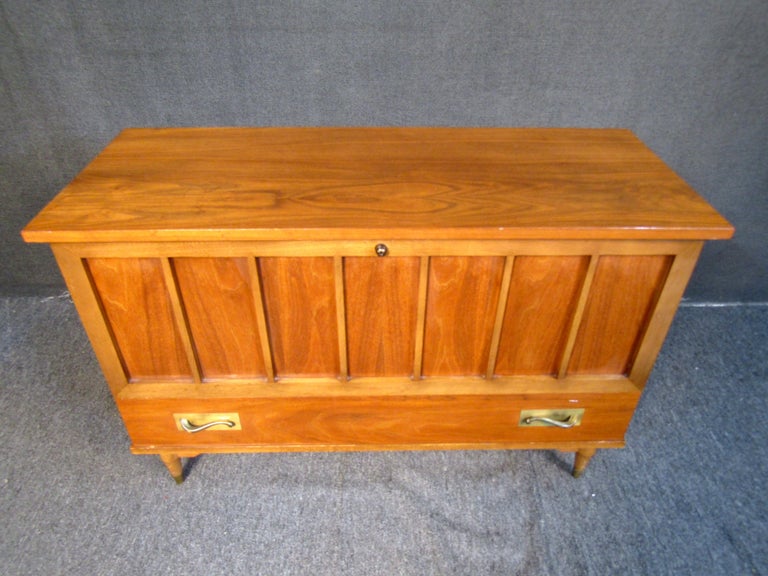 Mid-Century Modern Lane Cedar Chest For Sale at 1stDibs