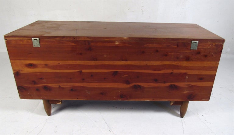 Mid-Century Modern Lane Cedar Chest For Sale at 1stDibs