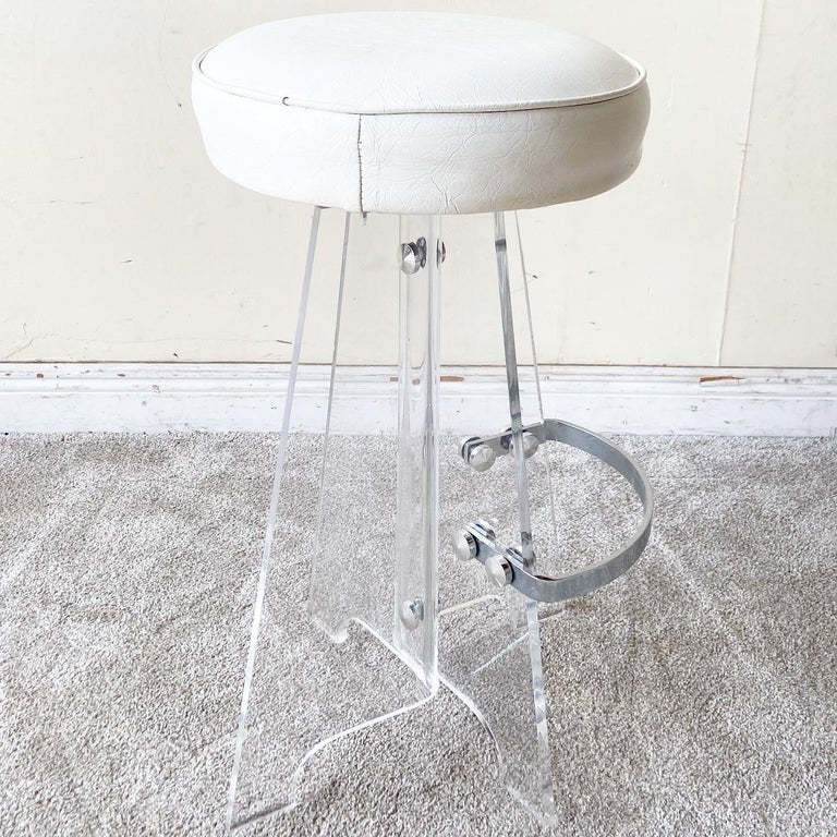 Mid-Century Modern Lucite and Chrome Bar Stool For Sale at 1stDibs
