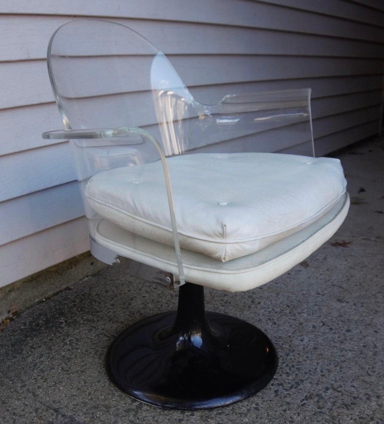 Mid-Century Modern Lucite Swivel Chair For Sale at 1stDibs