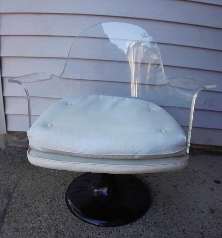 Mid-Century Modern Lucite Swivel Chair For Sale at 1stDibs