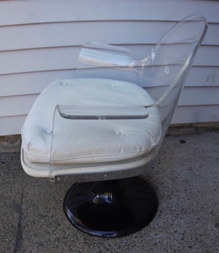 Mid-Century Modern Lucite Swivel Chair For Sale at 1stDibs