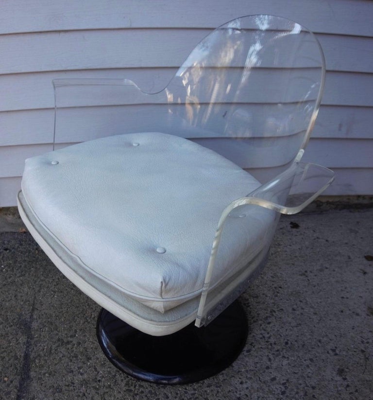 Mid-Century Modern Lucite Swivel Chair For Sale at 1stDibs
