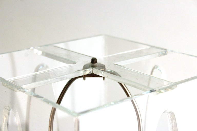 Mid-Century Modern Lucite Table Lamp with Lucite Shade For Sale at ...
