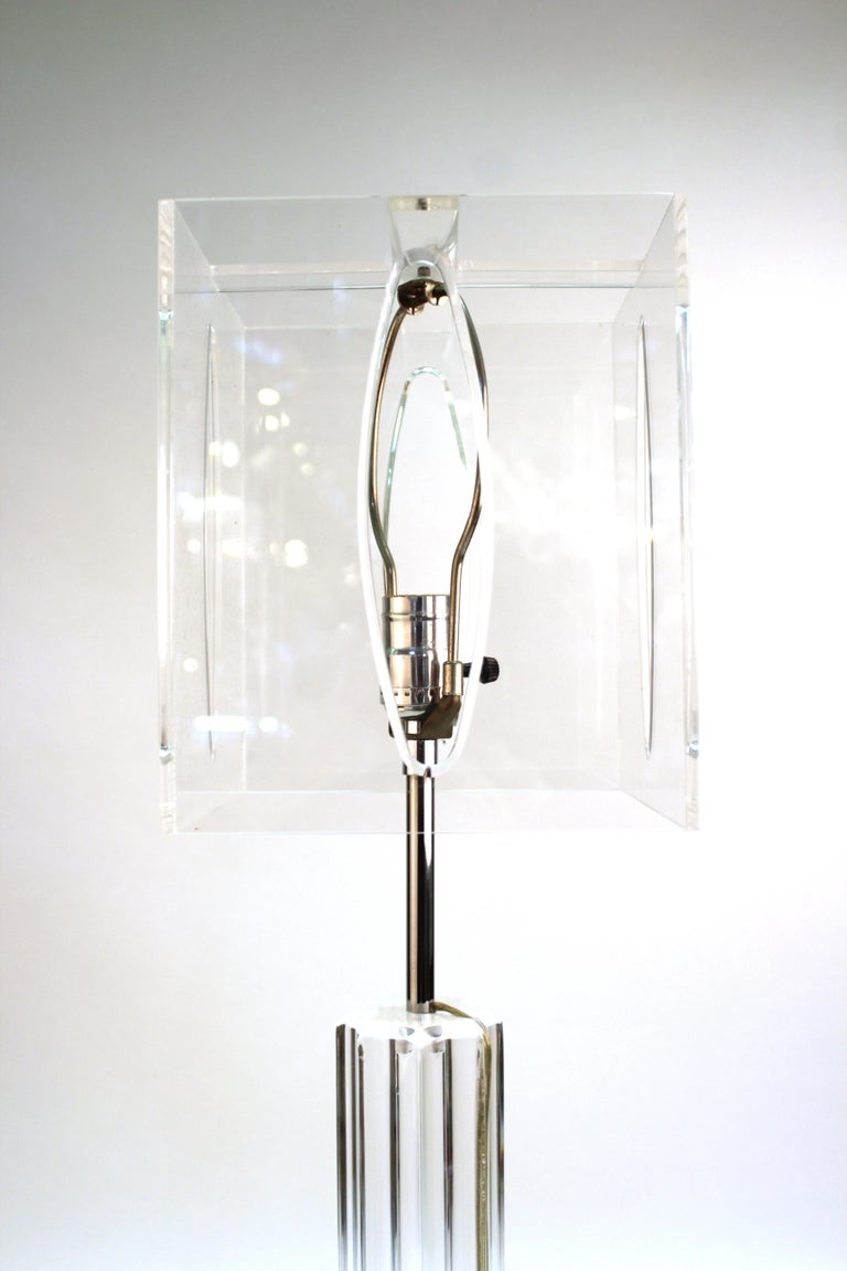 Mid-Century Modern Lucite Table Lamp with Lucite Shade For Sale at ...