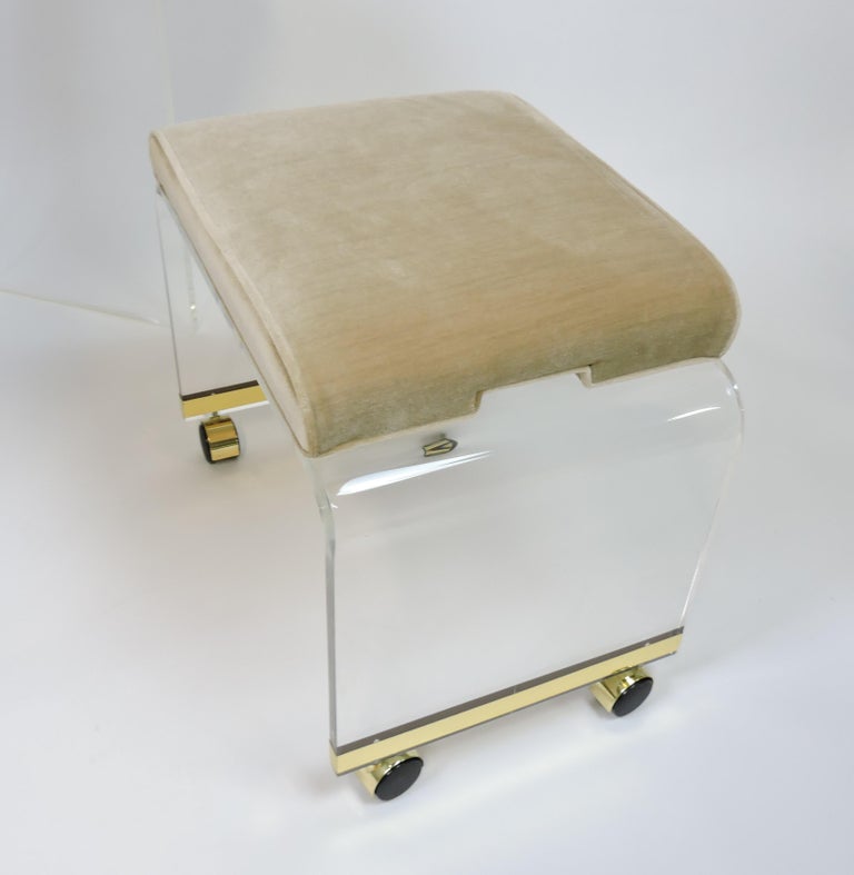 Mid-Century Modern Lucite Vanity and Stool by Hill Manufacturing For ...