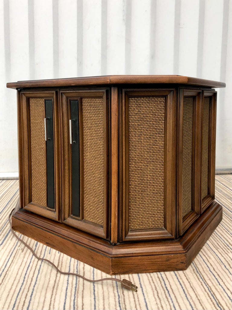 Mid-Century Modern Magnavox Entertainment Center /Accent Table. circa ...