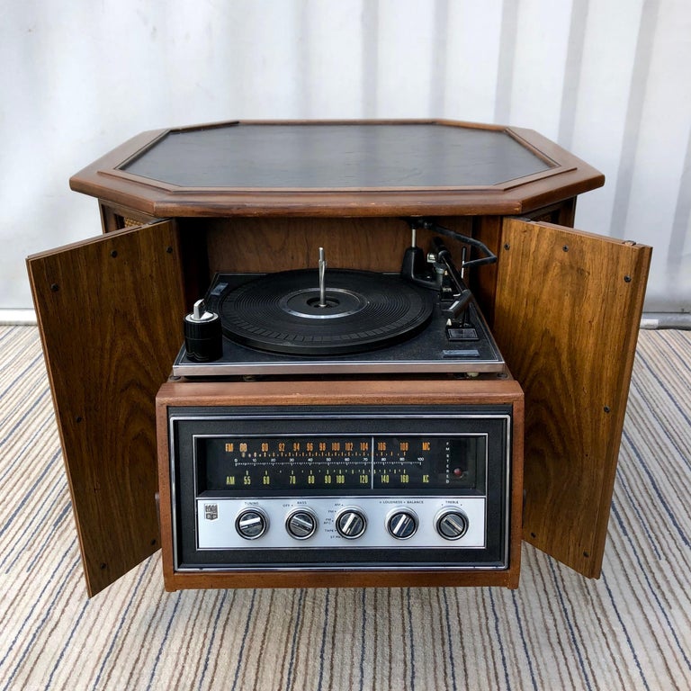 Mid-Century Modern Magnavox Entertainment Center /Accent Table. circa ...