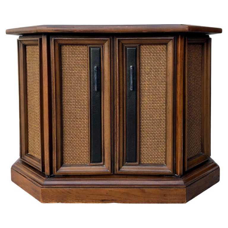 Mid-Century Modern Magnavox Entertainment Center /Accent Table. circa ...