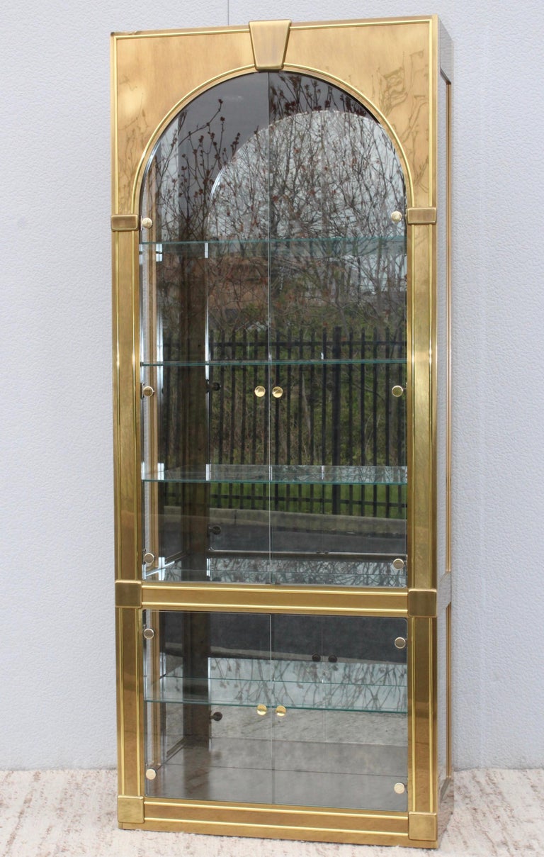 Mid-Century Modern Mastercraft Brass Vitrine at 1stDibs