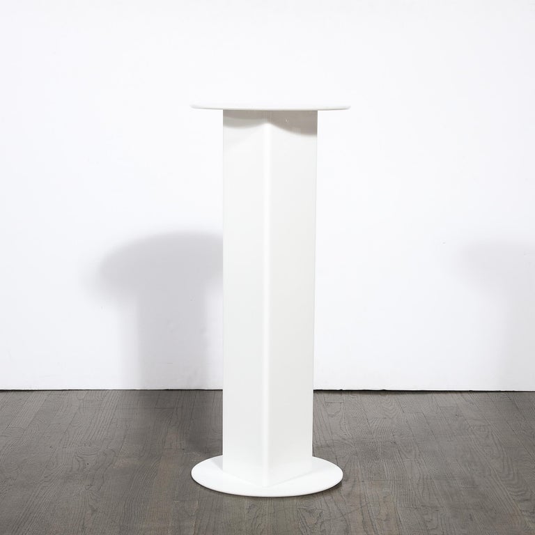 Mid-Century Modern Minimalist Geometric White Lucite Pedestal at 1stDibs